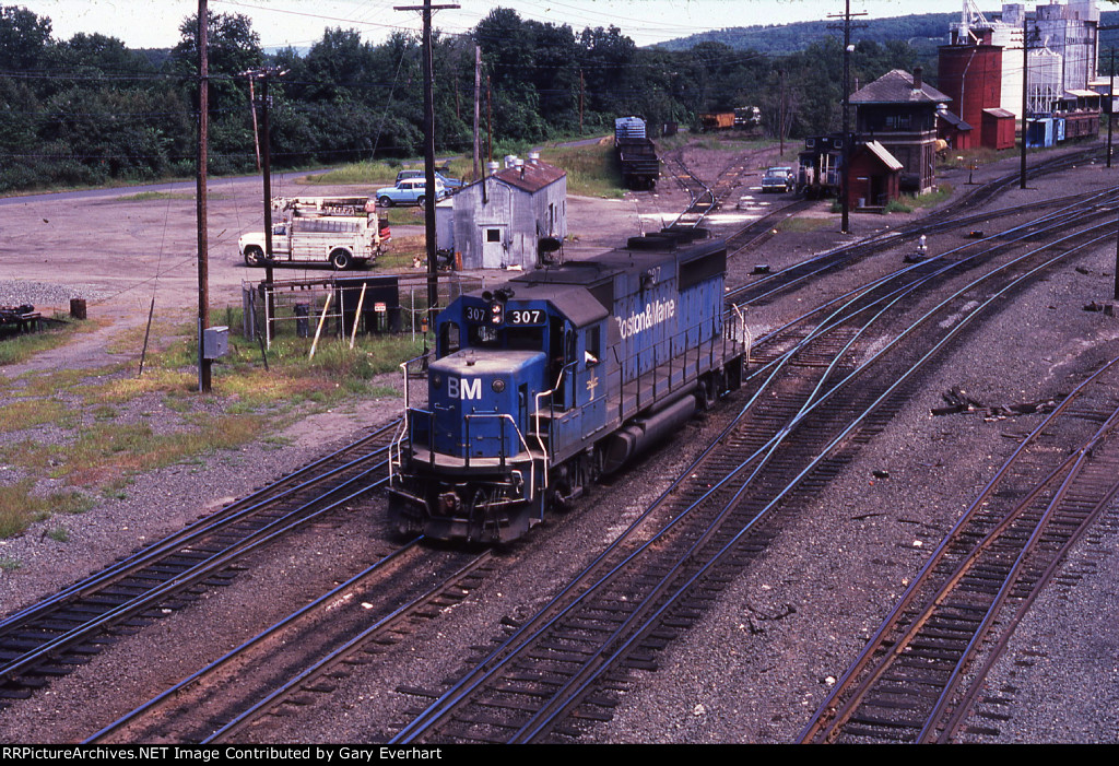 BM GP40-2 #307 - Boston & Maine